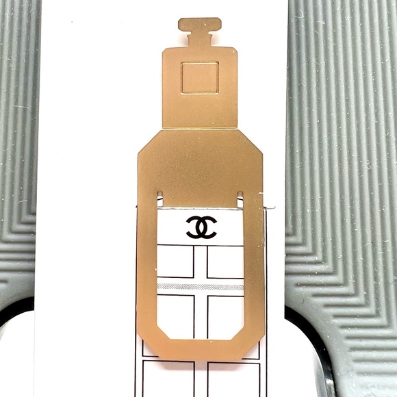 CHANEL | Office | New Chanel Gold Metal Clip Bookmark | Poshmark